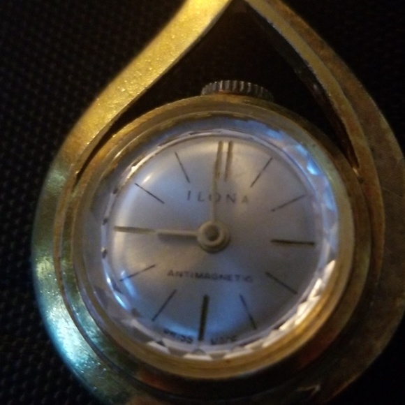 ILona | Accessories | Ilona Working Mechanical Wind Up Watch | Poshmark